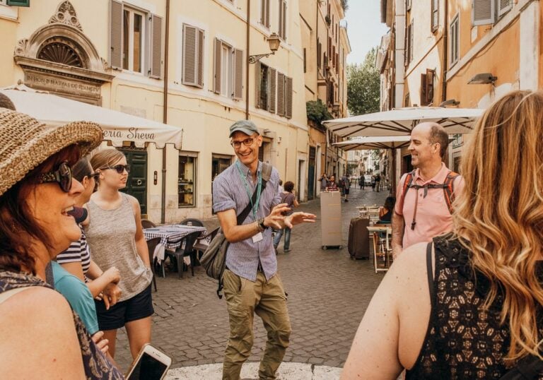 What to Expect and How to Prepare for a Walking Tour - City Experiences™