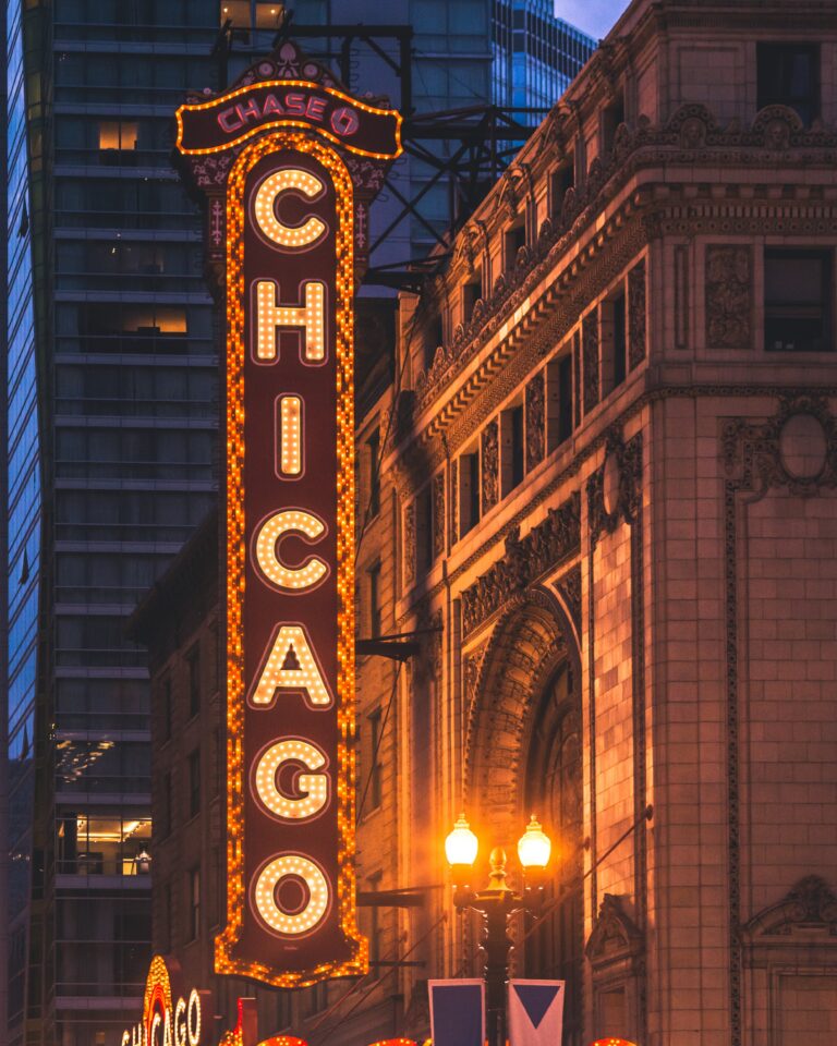 Chicago Theatre: A Storied Past Etched in its Architectural Marvels ...