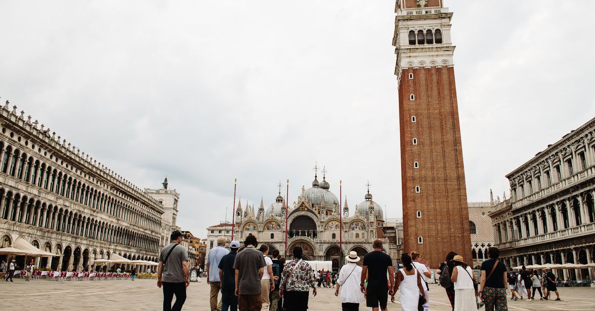 Venice Express Tour: Gondola, St. Mark's & Doge's Palace | City Experiences